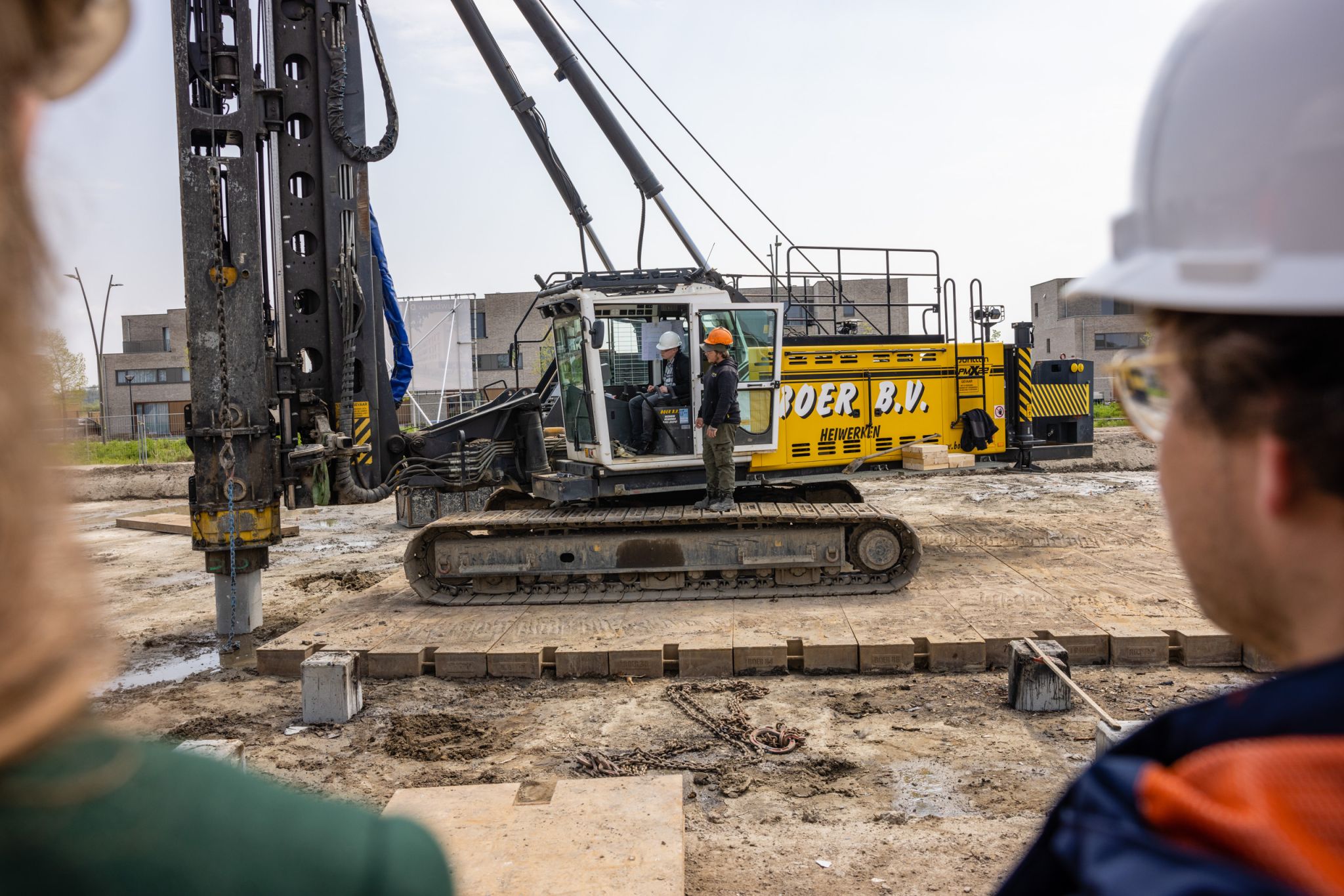 S&L Zorg | Toekomstige bewoner Ruben slaat eerste heipaal